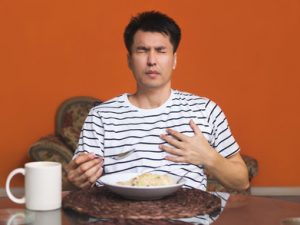Chest Pain After Eating - Causes When Eating, After Meals - Healthhype
