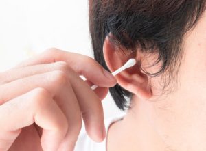 Smelly Ears - Causes of Foul Ear Odor, Bad Earwax Smell - Healthhype